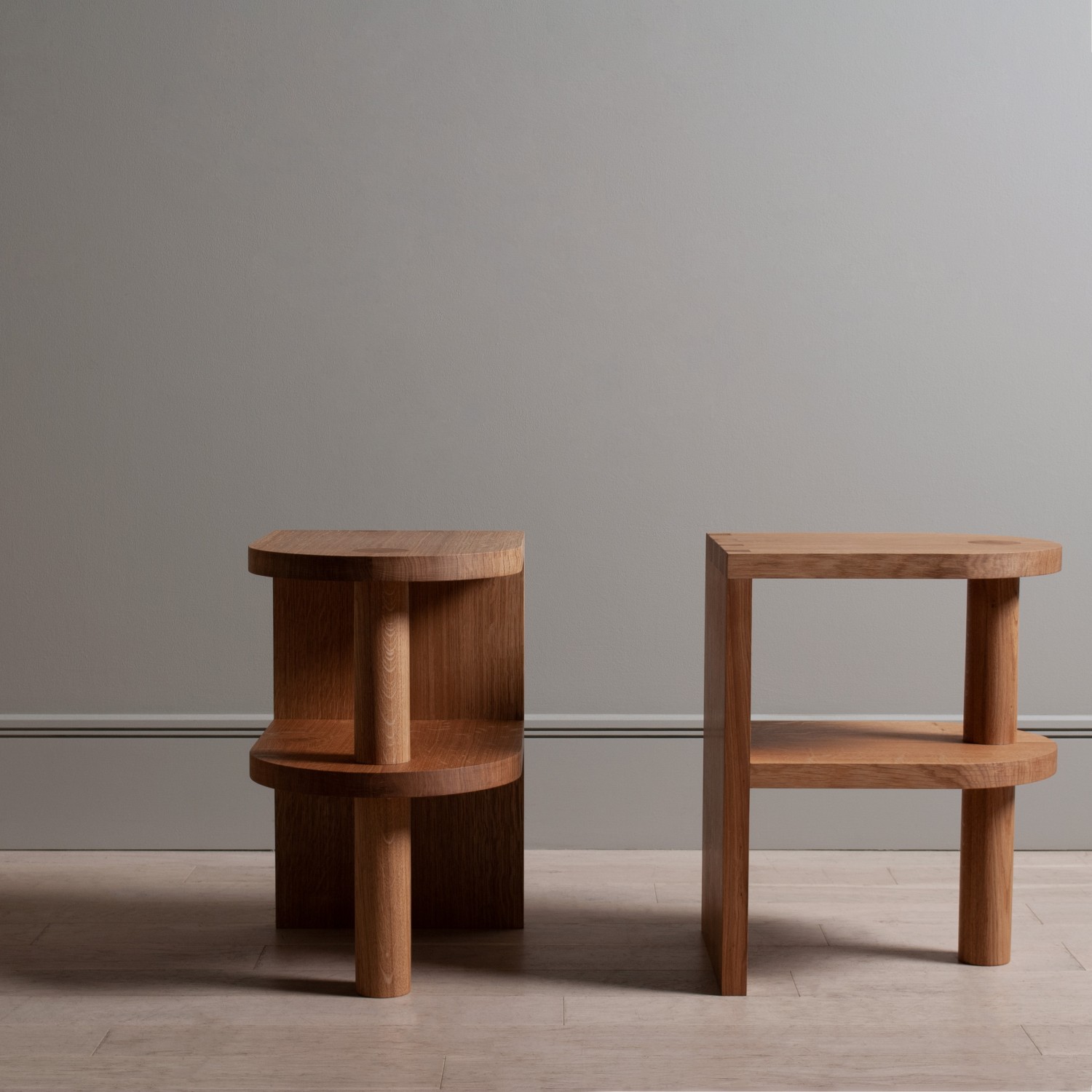 Curved Oak Pillar Table. OCPF1 | SUM Furniture