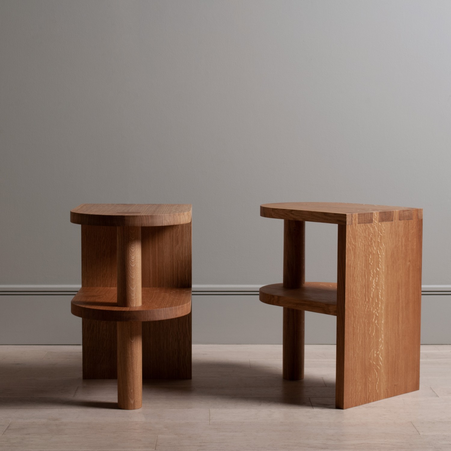 Curved Oak Pillar Table. OCPF1 | SUM Furniture